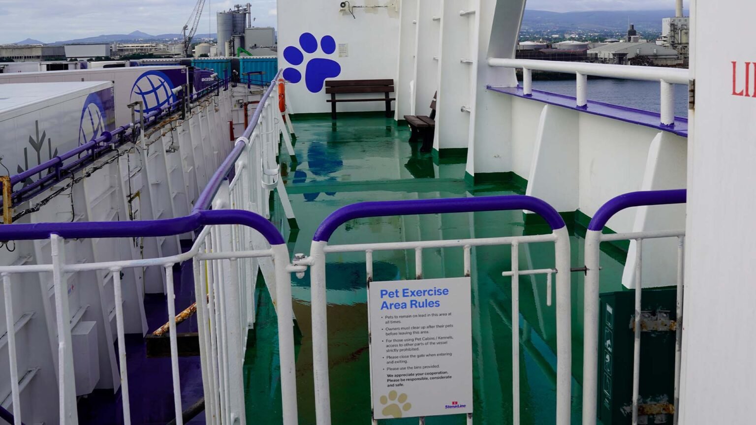 Live ferry Location Holyhead-Dublin crossing